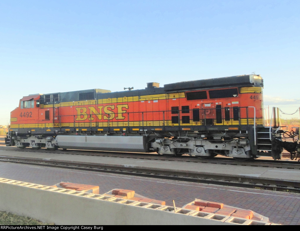 BNSF 4492
